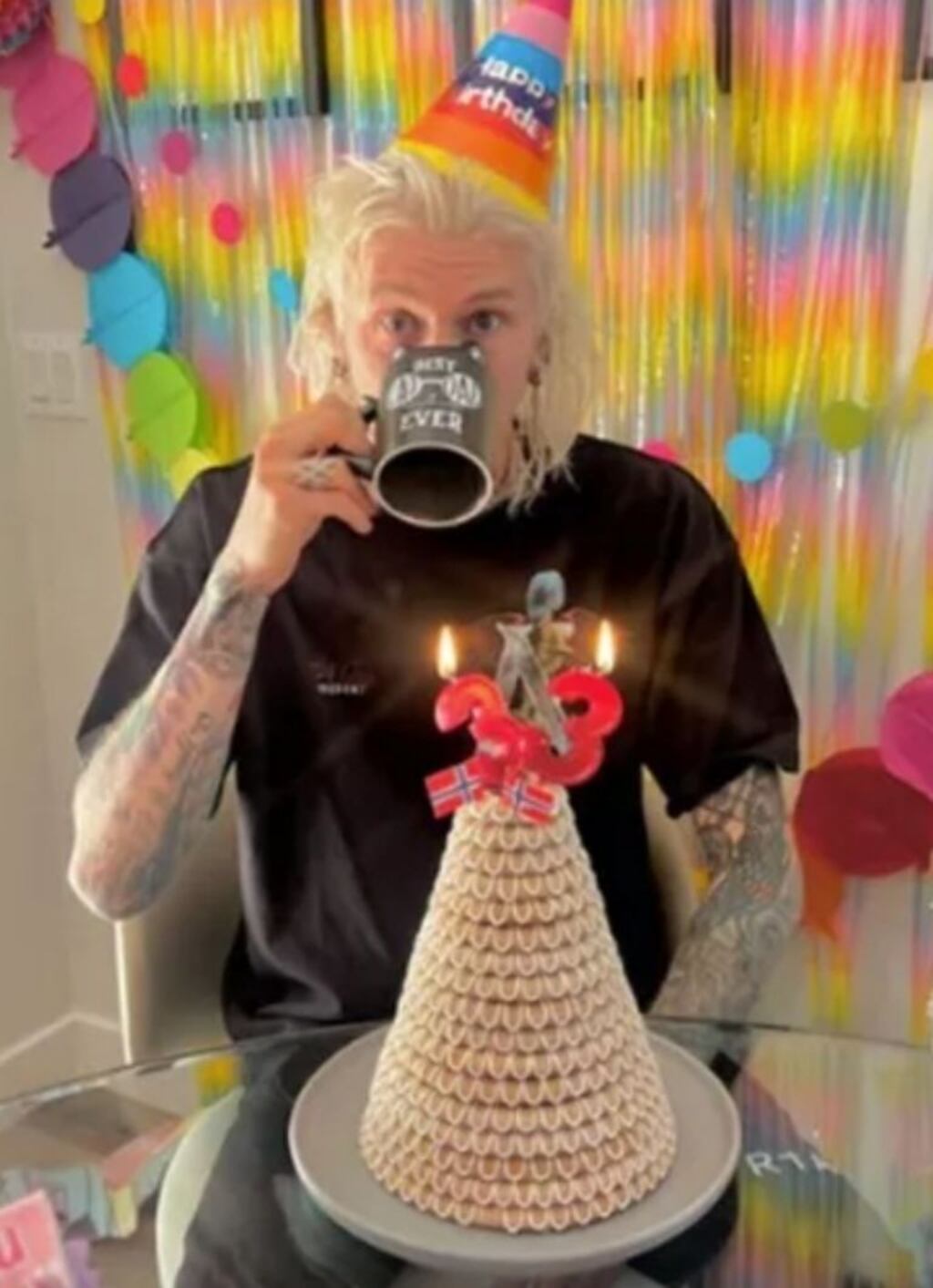 En medio de nueva crisis, Megan Fox celebra cumpleaños de Machine Gun ...