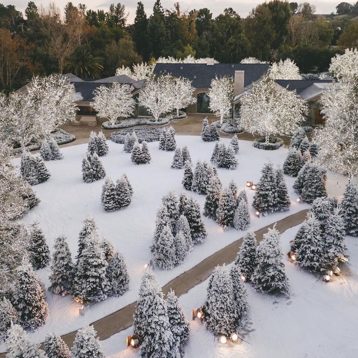 Así luce la casa de Kim Kardashian durante las fiestas de fin de año