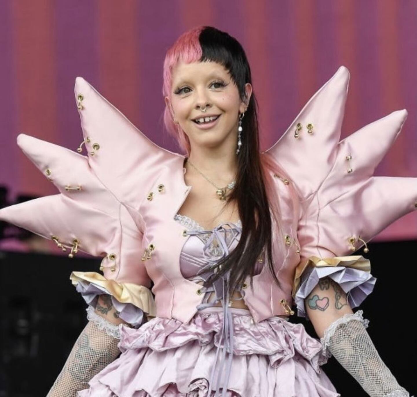 Quién es Melanie Martinez, cantante y compositora estadounidense que ...