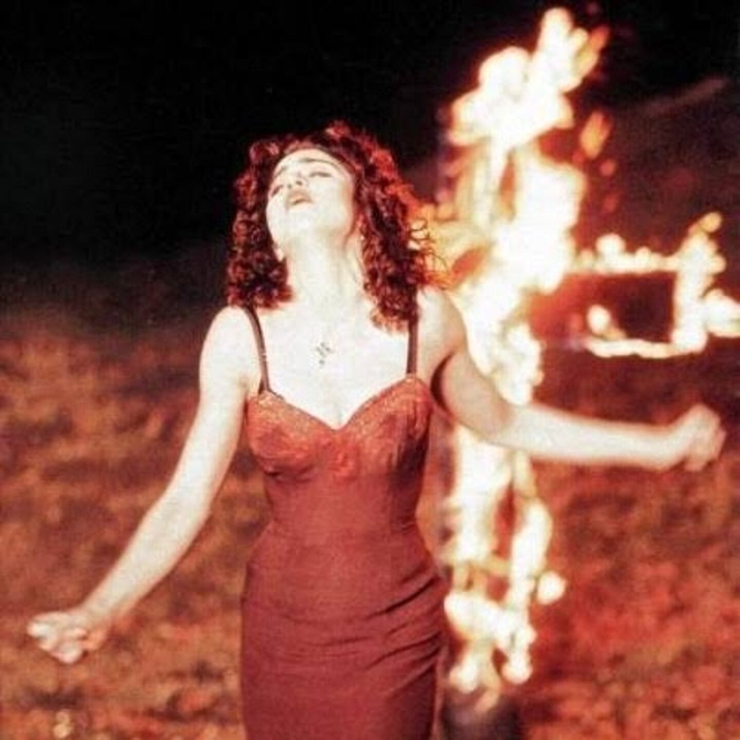 Las razones de la iglesia católica para excomulgar a Madonna – Tiempo X