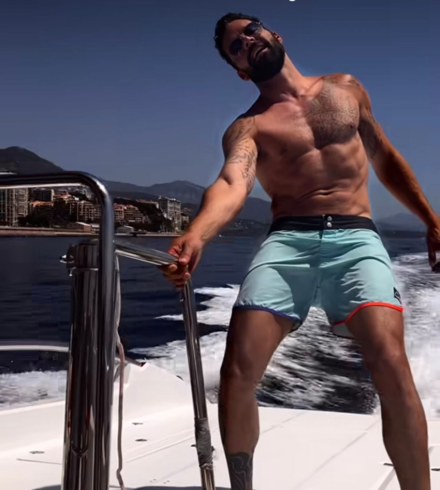 Ricky Martin luce mejor que nunca en sus lujosas vacaciones en Mónaco ...