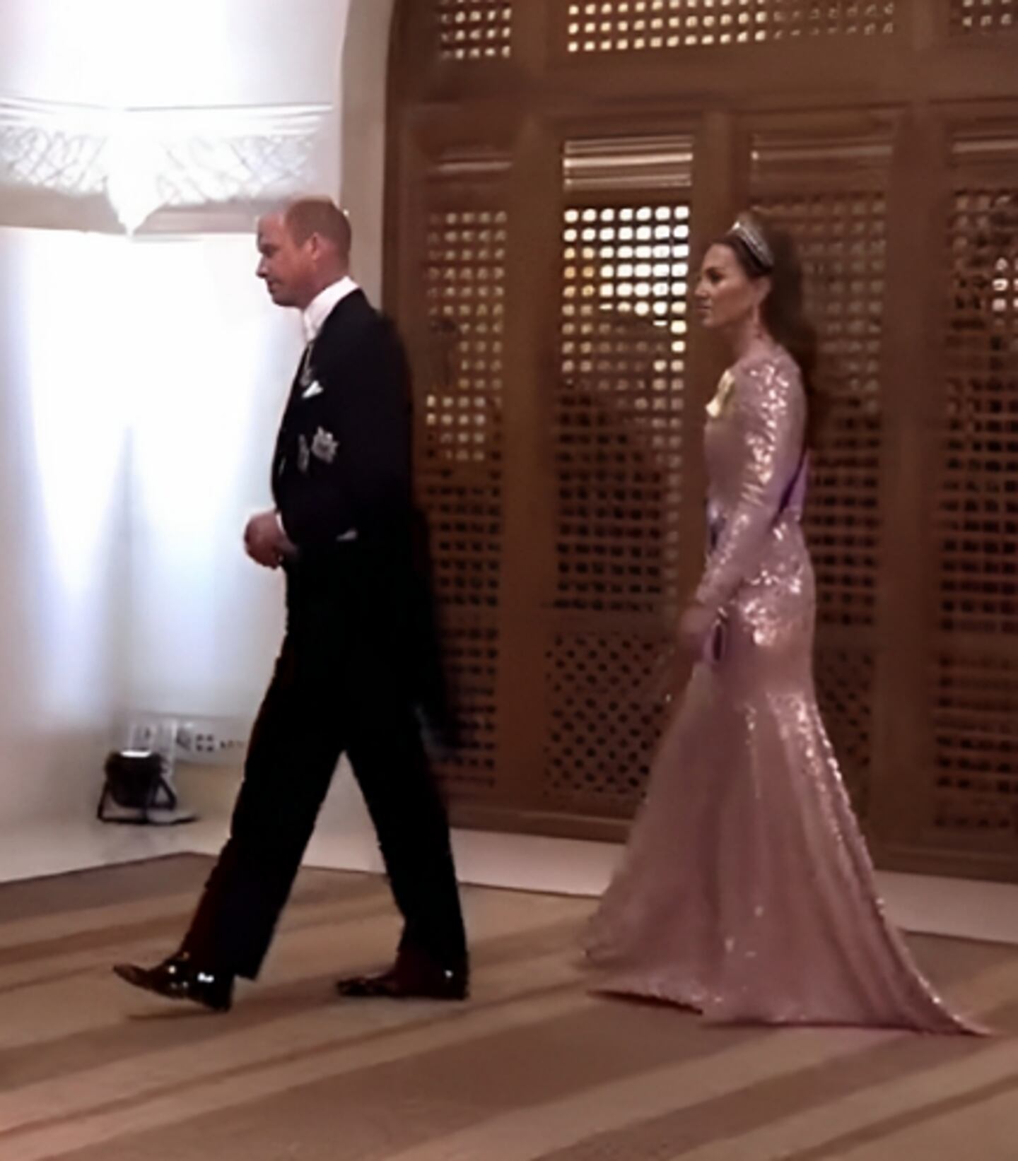 Homenaje de Kate Middleton a la reina Isabel en boda de Jordania